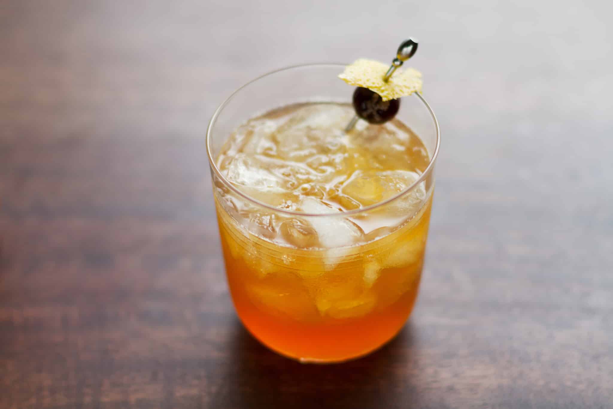 The 20+ Classiest Cocktails For Holiday Parties — Salt & Wind Travel